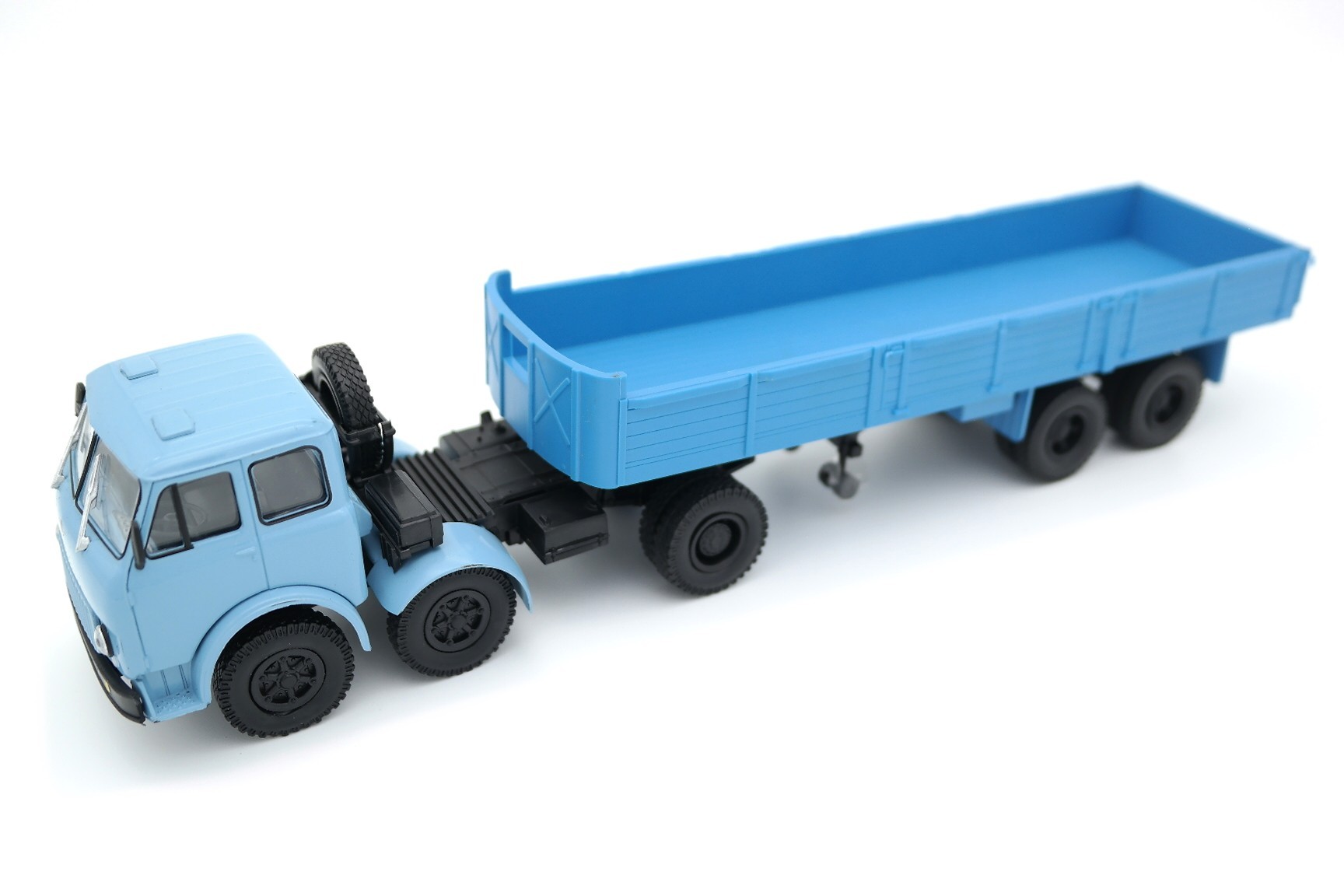 MAZ-520 with MAZ-5205 semi-trailer - Diecast Ukraine