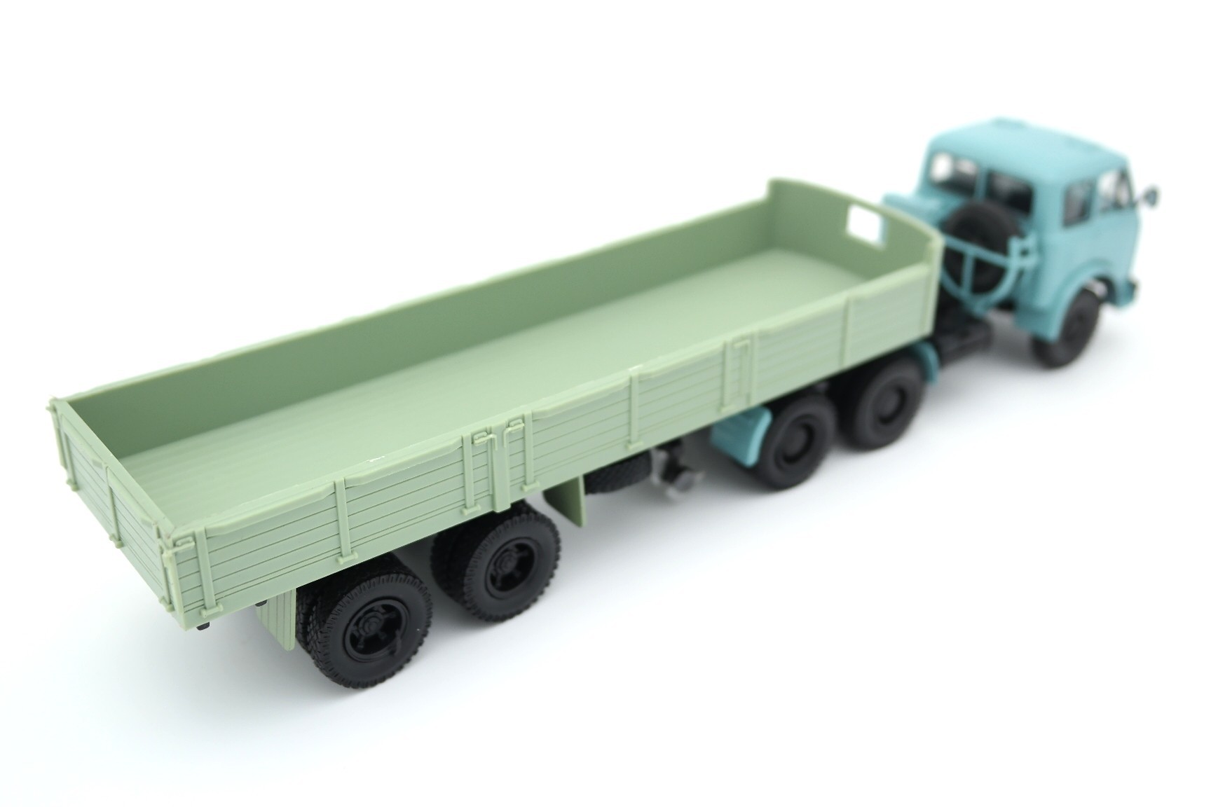 MAZ-515 with MAZ-5205 semi-trailer - Diecast Ukraine