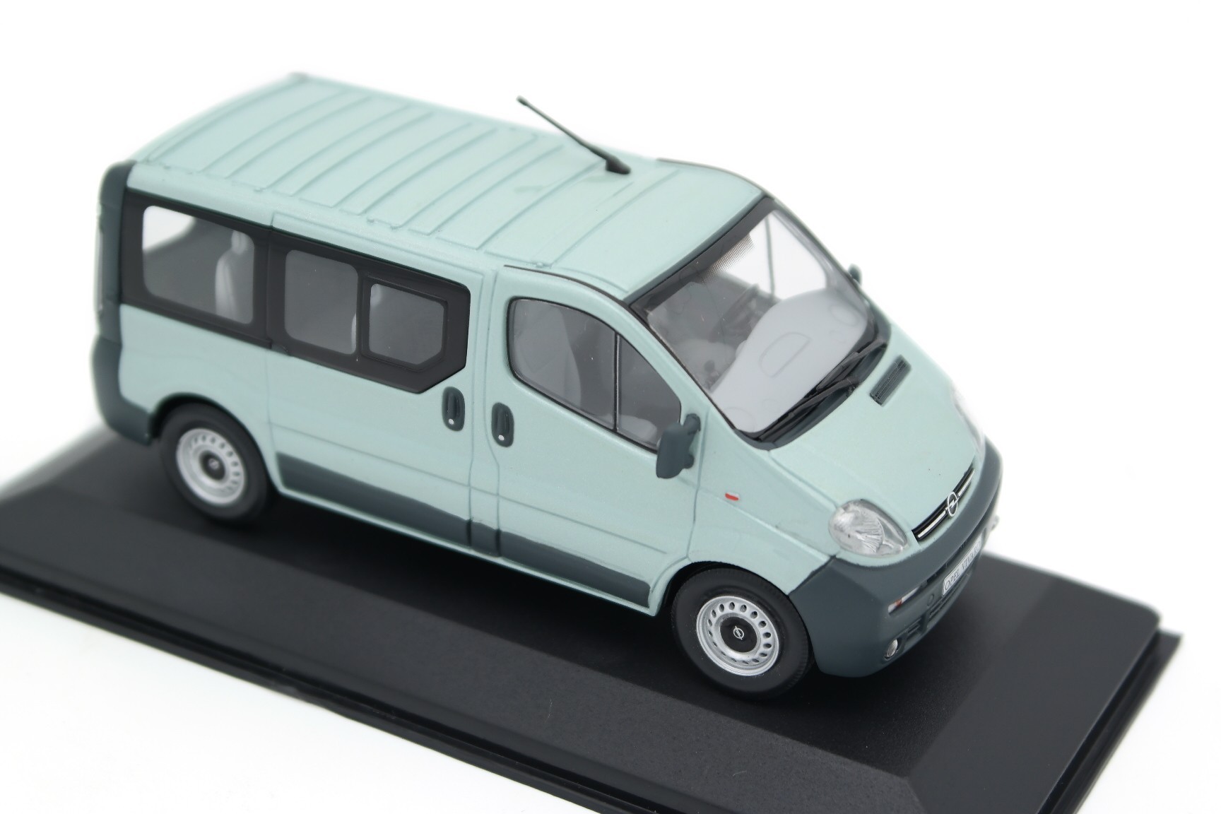 Opel Vivaro Bus - Diecast Ukraine