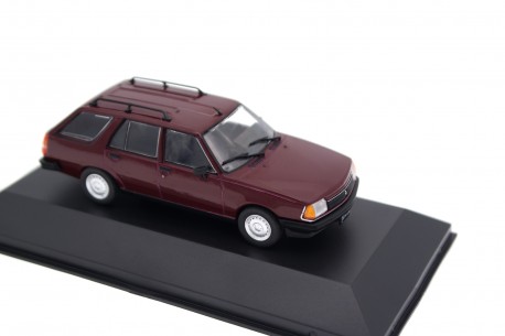 A collectible scale model Renault 18 TS Break from Altaya